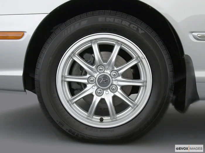 2002 Hyundai XG350 Review, Pricing, and Specs | CARFAX