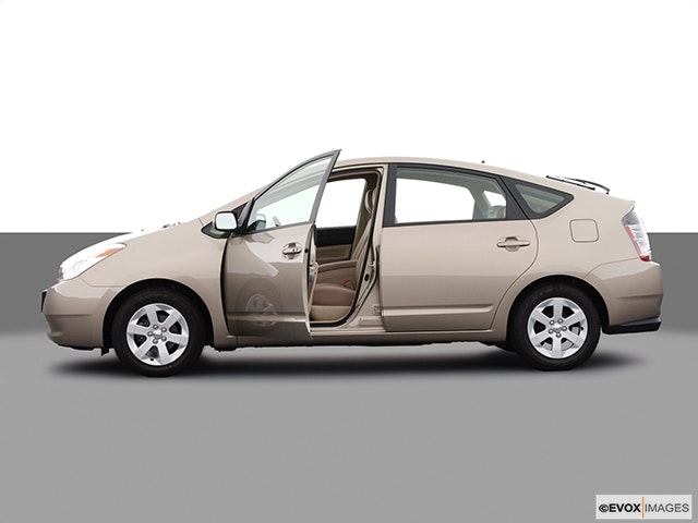 2004 Toyota Prius Review | CARFAX Vehicle Research