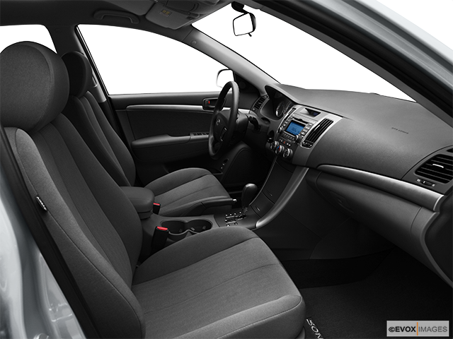 hyundai-sonata-2010-interior