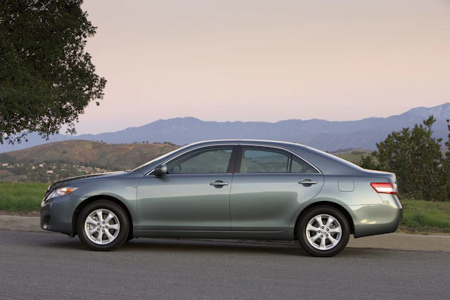 2010 Toyota Camry Review | CARFAX Vehicle Research