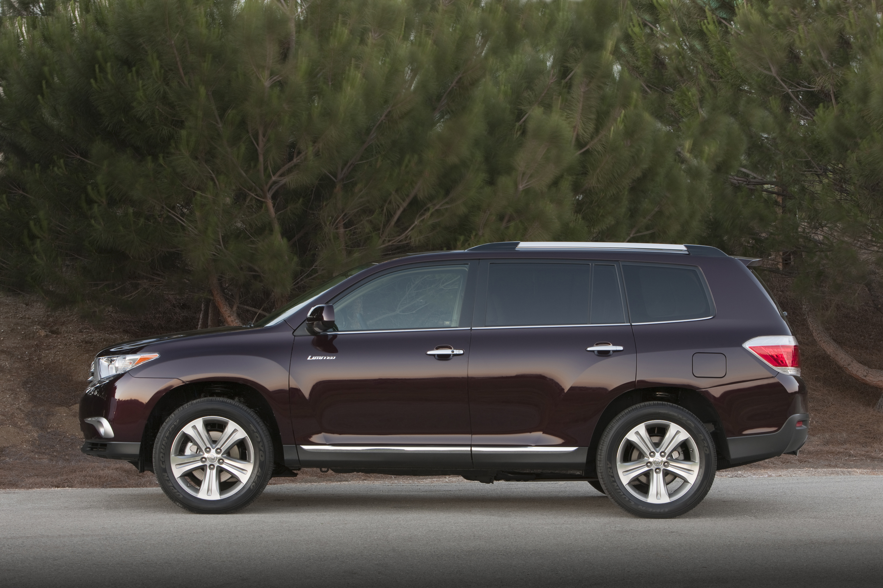 2012 Toyota Highlander Review, Pricing, and Specs | CARFAX