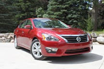 2014 Nissan Altima Review, Pricing, and Specs | CARFAX