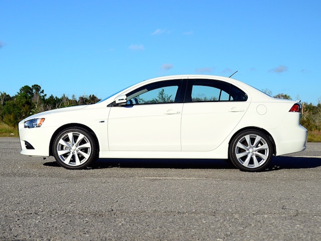 2015 Mitsubishi Lancer Review | CARFAX Vehicle Research