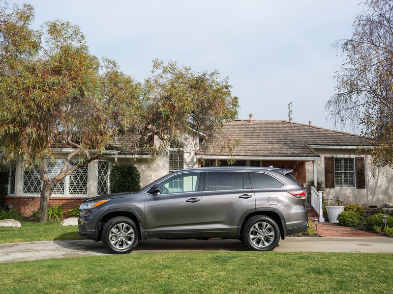 2015 Toyota Highlander Review, Pricing, and Specs | CARFAX