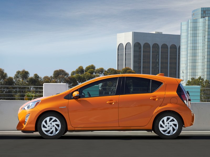 2015 Toyota Prius Review, Pricing, and Specs | CARFAX