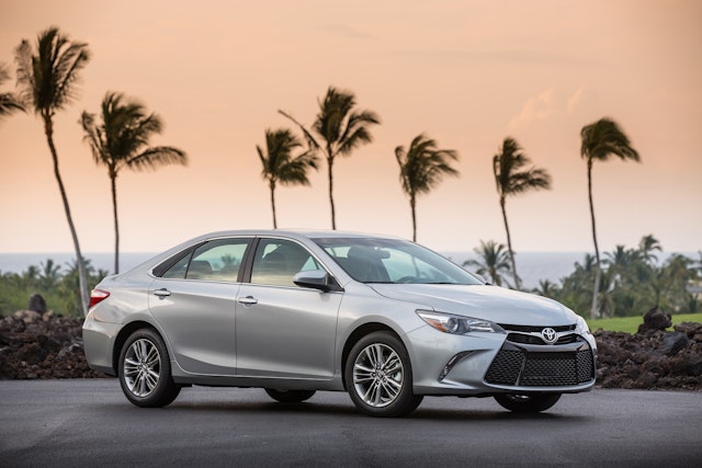 2016 Toyota Camry Review | CARFAX Vehicle Research