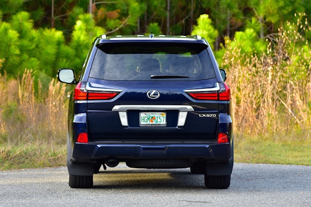 2017 Lexus LX Review | CARFAX Vehicle Research