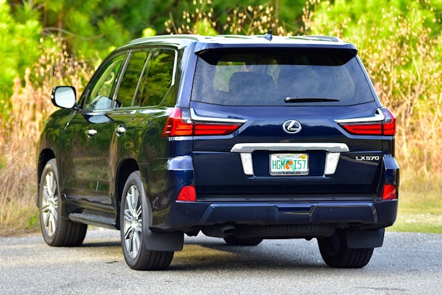 2017 Lexus LX Review | CARFAX Vehicle Research