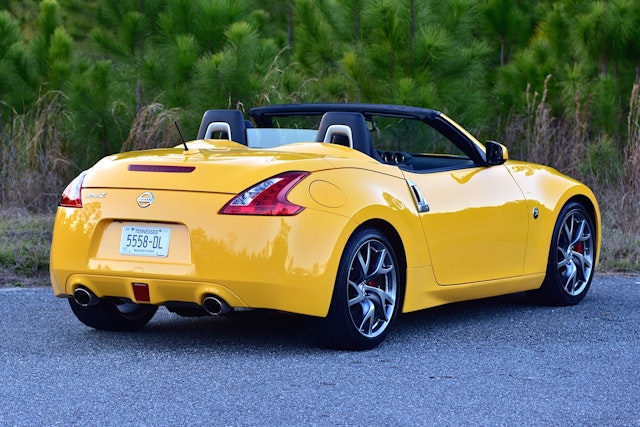 2017 Nissan Z Review | CARFAX Vehicle Research